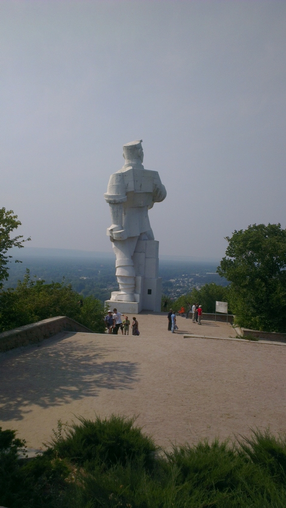 Artem Sergeev - Russian - Cubist Statue from behind - Lazer Horse