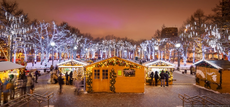 Christmas Lights In Moscow • Lazer Horse