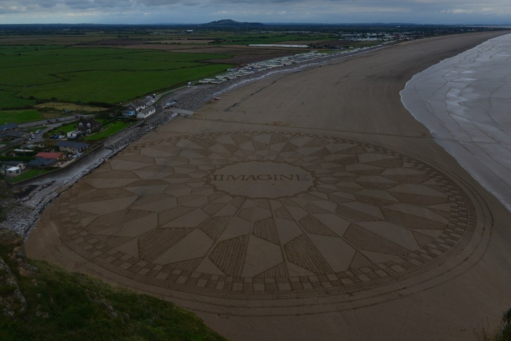 Simon Beck's Incredible Sand / Snow Art • Lazer Horse